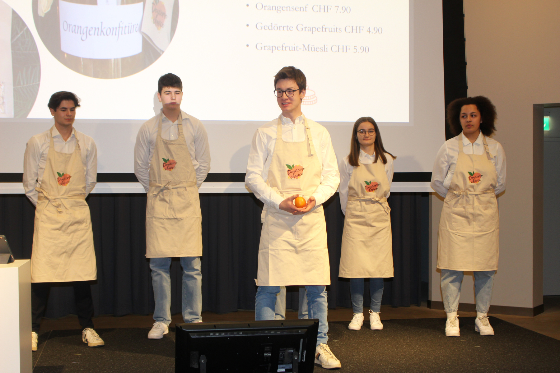 Basler Jugend pitcht in der UBS Geschäftsstelle | YES